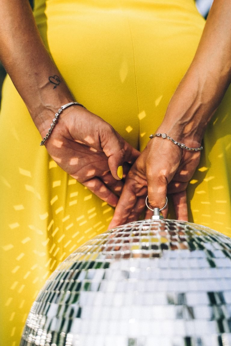 8 Most Iconic 80s Fashion Trends & Outfit Inspiration